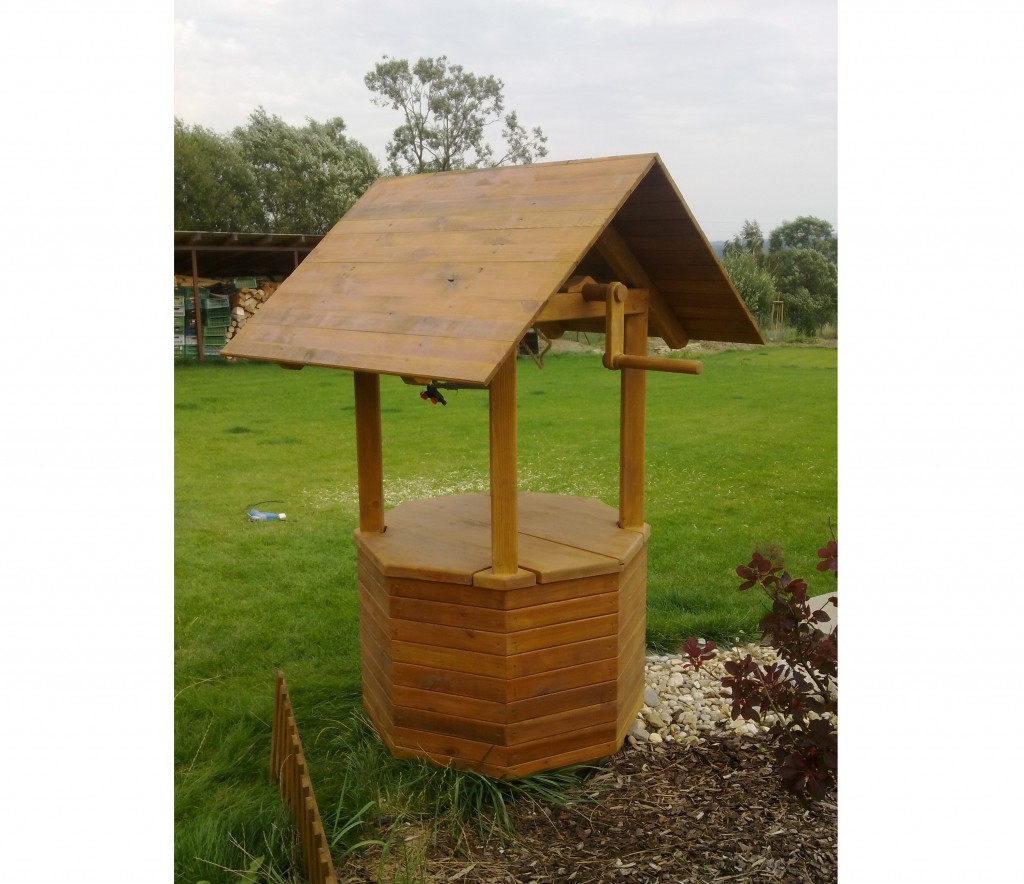 Dřevěné krytí na studnu | Autobusové zastávky - městský mobiliář